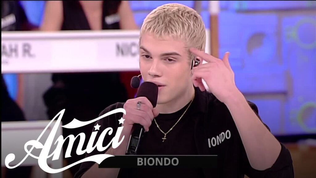 Amici, Biondo sbarca su Netflix con il "Fabbricante di Lacrime"